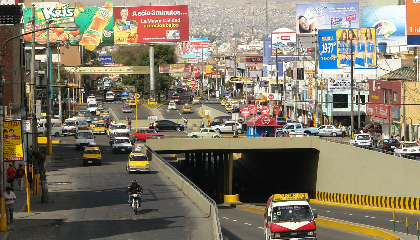 Nitro.pe - Contaminación visual: ¿De qué manera afecta a los conductores?
